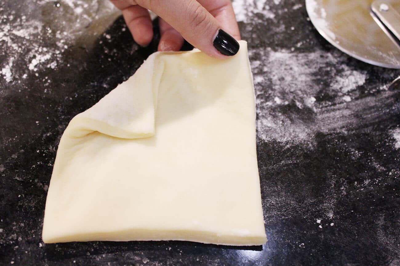 Pan danés con queso crema y frutos rojos - HORNO MX