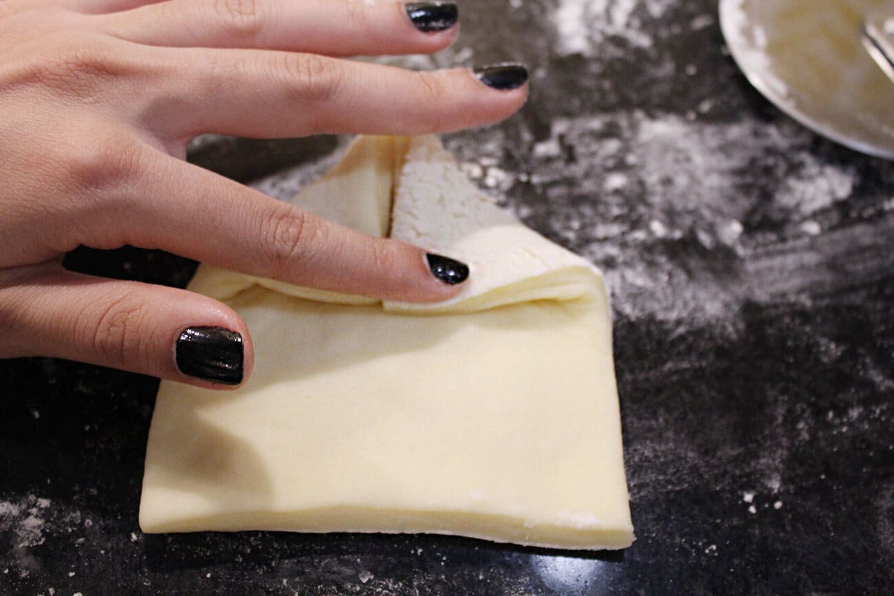 Pan danés con queso crema y frutos rojos - HORNO MX