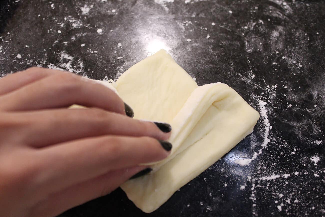 Pan danés con queso crema y frutos rojos - HORNO MX